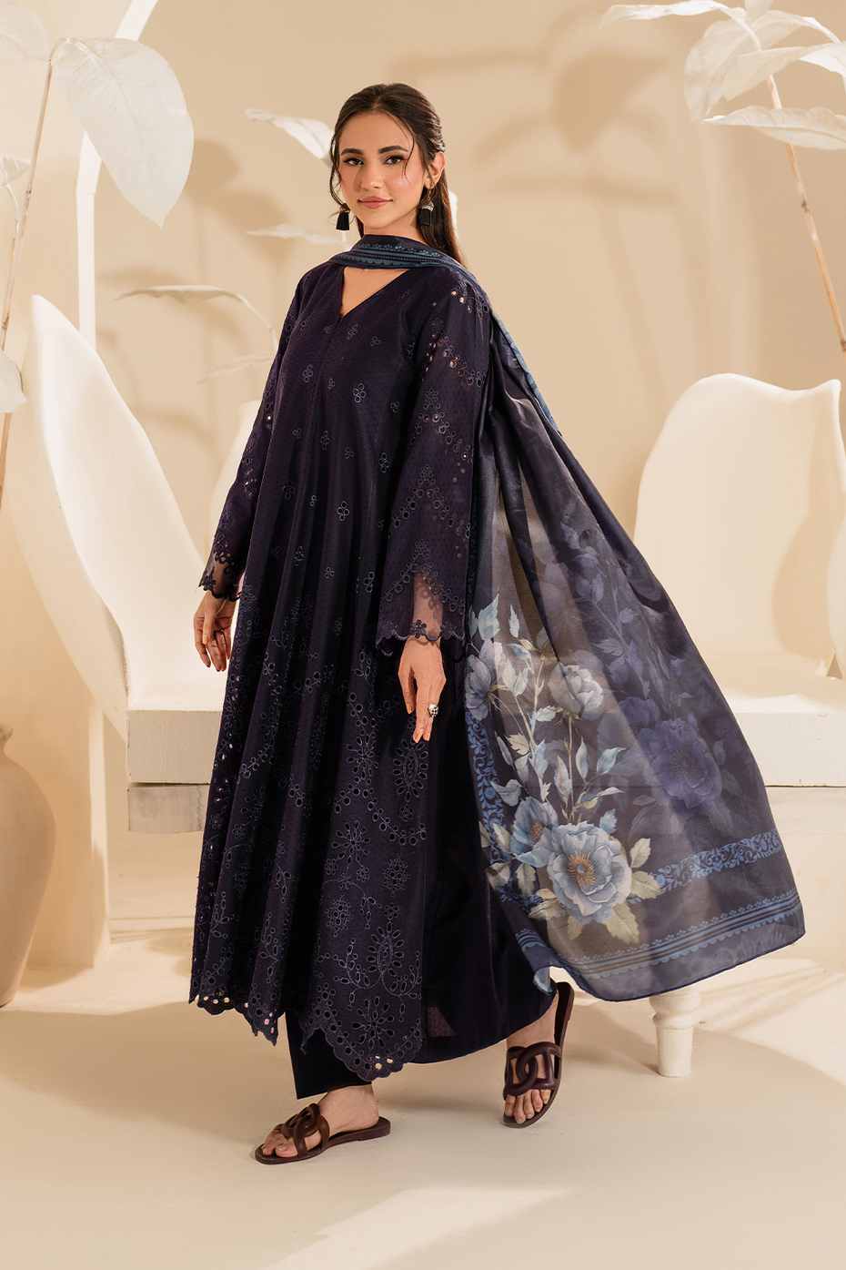Iznik Fashions at Lahore Cloth – Elegant Pakistani Clothing with a ...